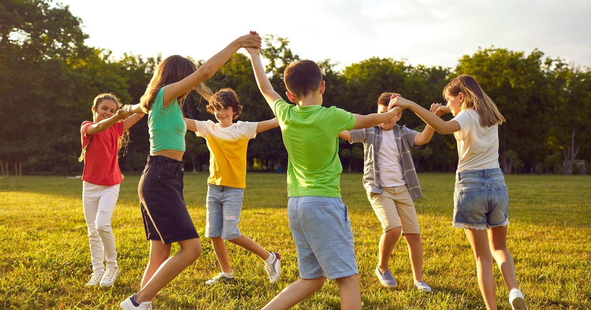 Bizarni pomen, ki ga skriva pesem “Ringa ringa raja” - Sensa.si