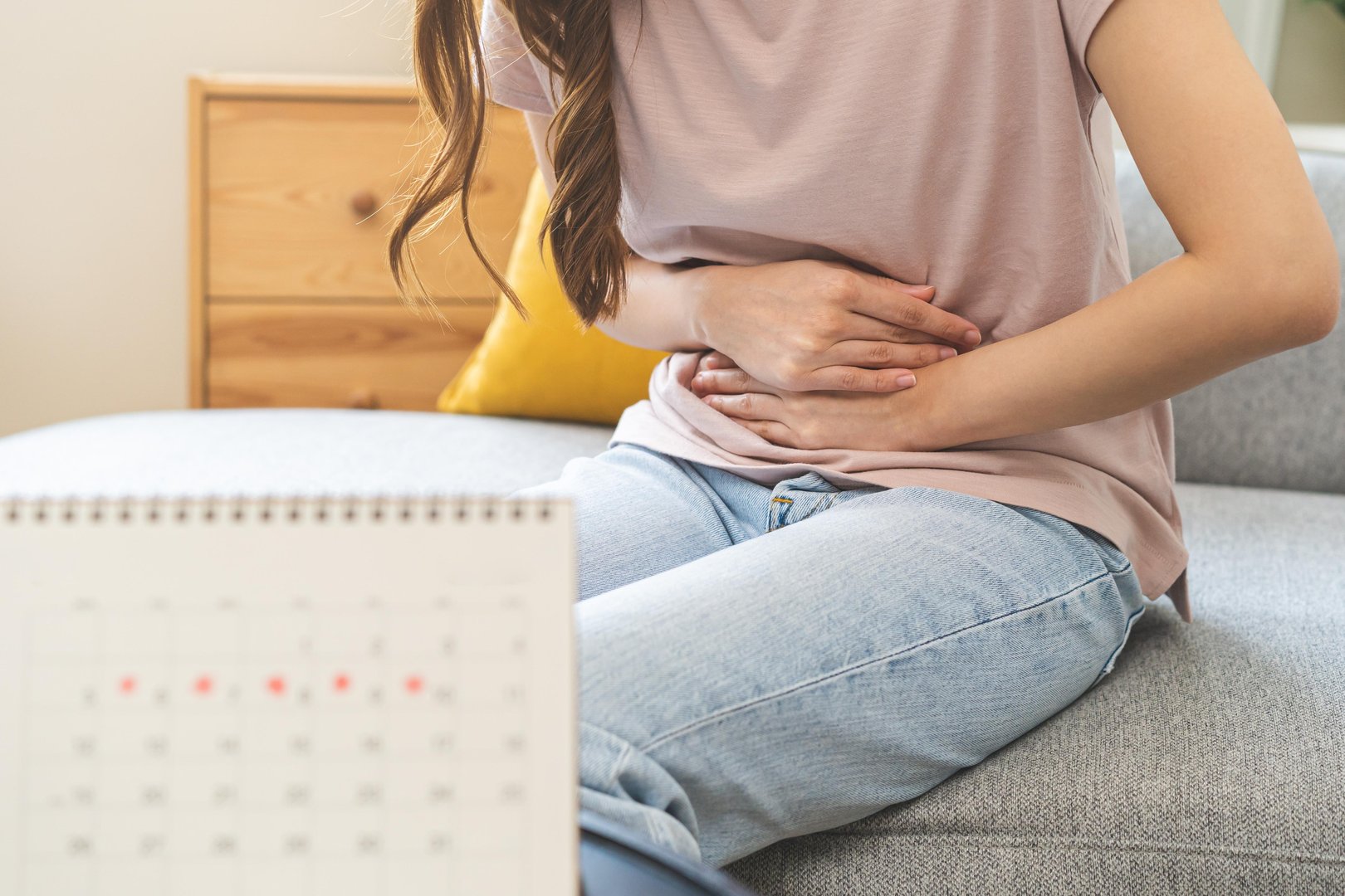 3 vrste menstruacije, ki niso normalne: ti simptomi zahtevajo pregled ...