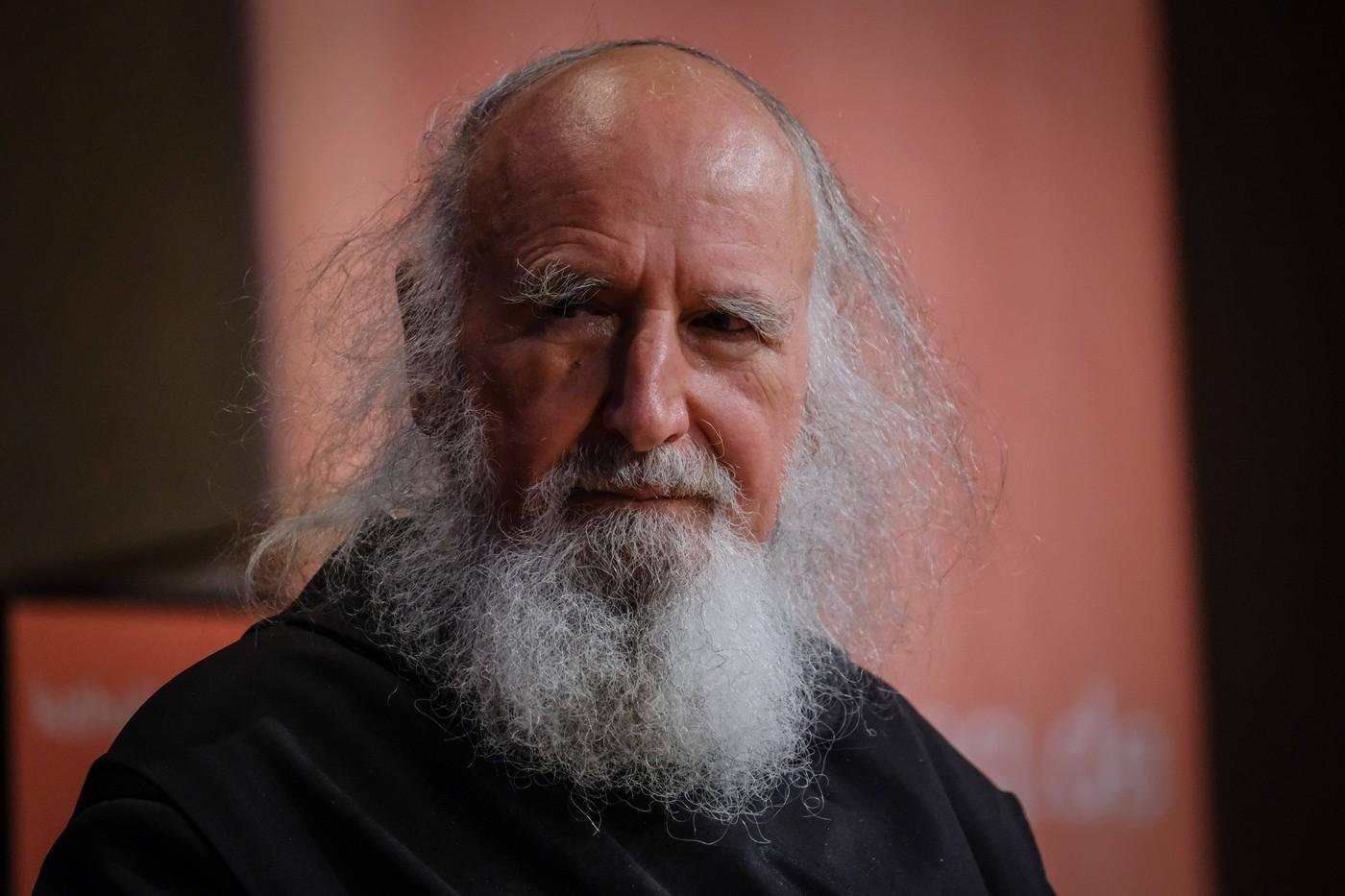 Anselm Grün: "Ni bistvo, da bi ljudje starše obtoževali, temveč da bi se z njimi pomirili ...